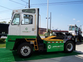 Glasvan Great Dane showcases first pluggable hybrid-electric terminal ...