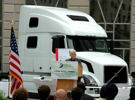 Mack, Volvo showcase EPA2010 technology in D.C. - Truck News