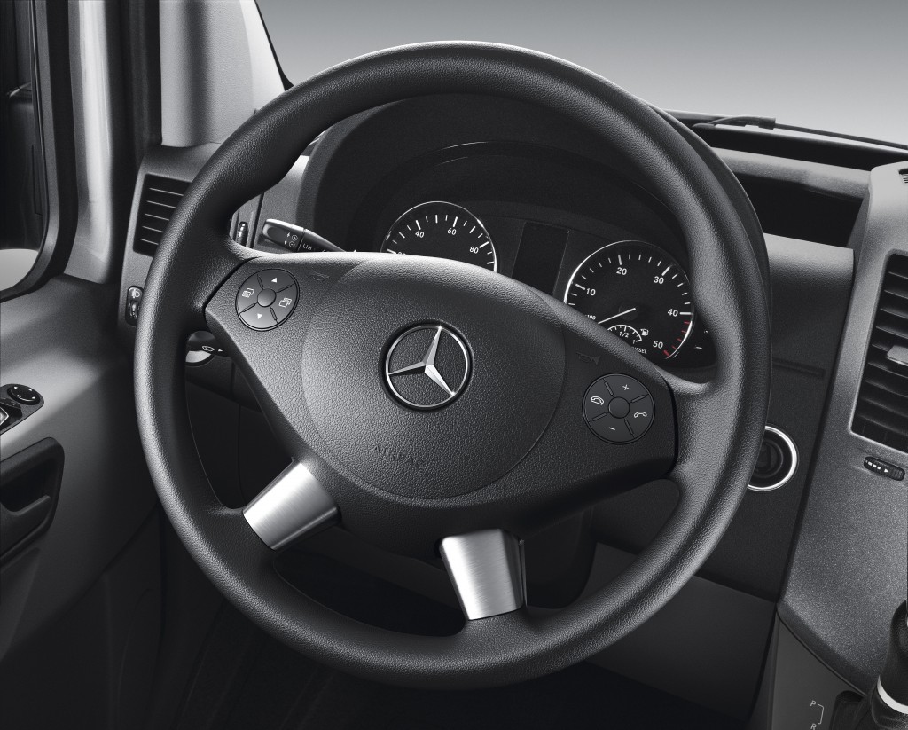 Mercedes-Benz debuts 4x4 Sprinter, crosswind assist