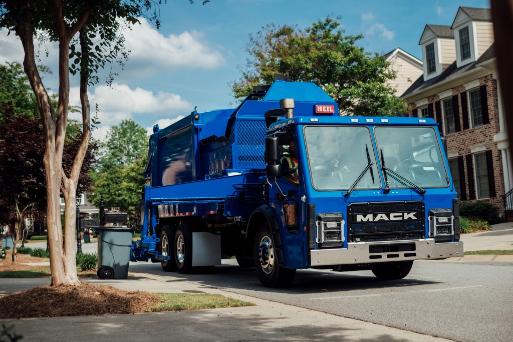 Mack Trucks introduces new Mack LR low-entry cabover refuse model ...