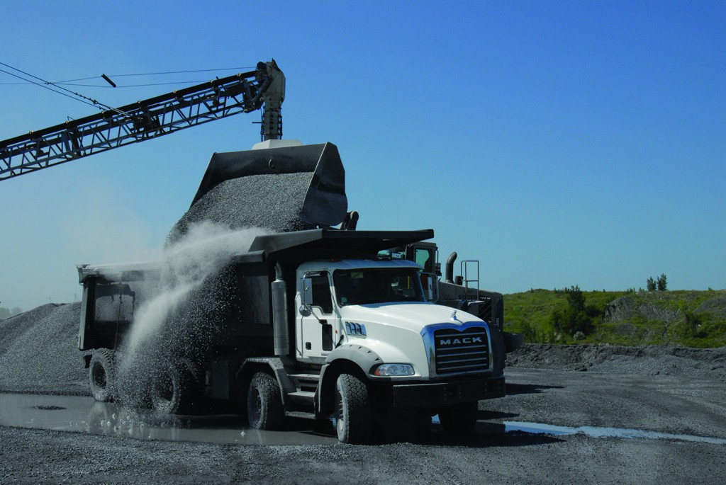 Quebec manufacturer introduces a super-hauler - Truck News