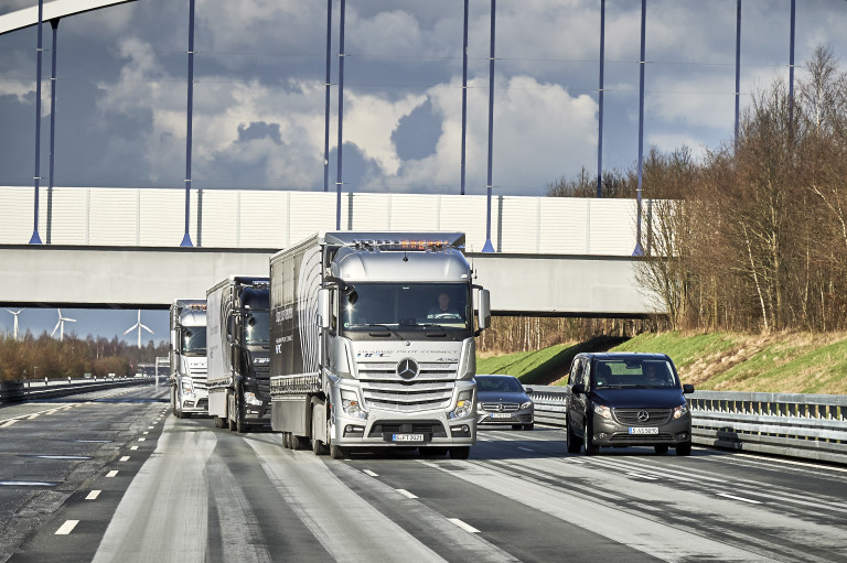 Daimler demonstrates autonomously driven truck platoon - Truck News