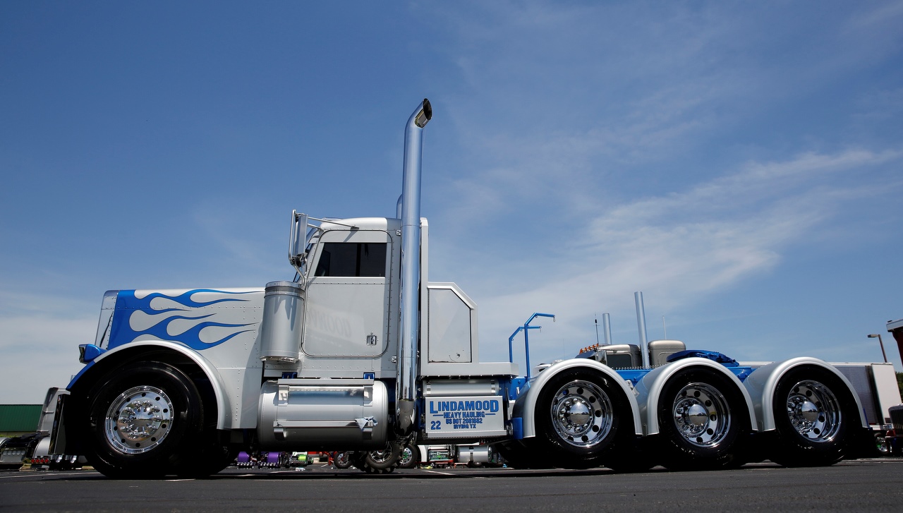 Canadian places first in SuperRigs Classic Division - Truck News