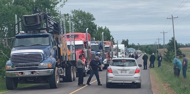 Family holds graduation convoy for son - Truck News