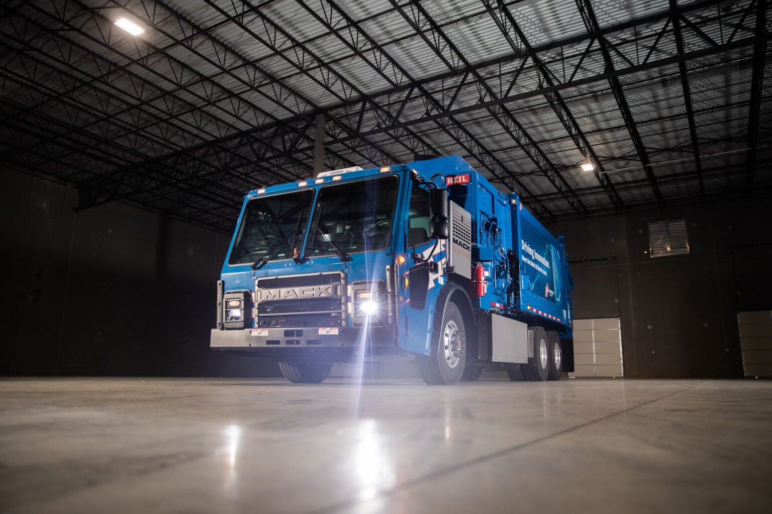 Republic Services takes delivery of first electric refuse truck - Truck ...
