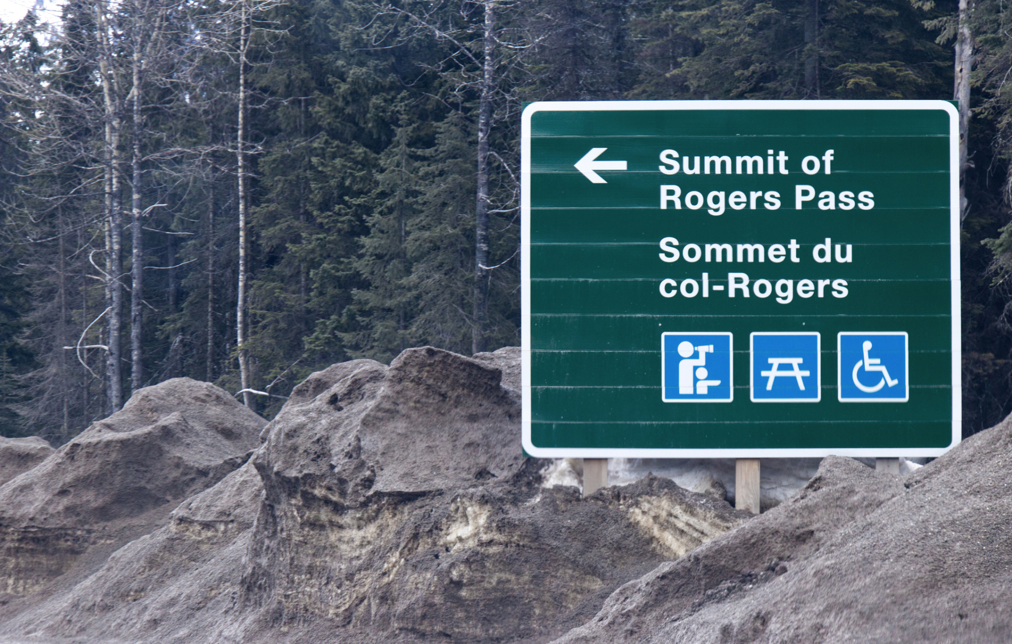 View of road sign with directional arrow points towards the Summit of ...