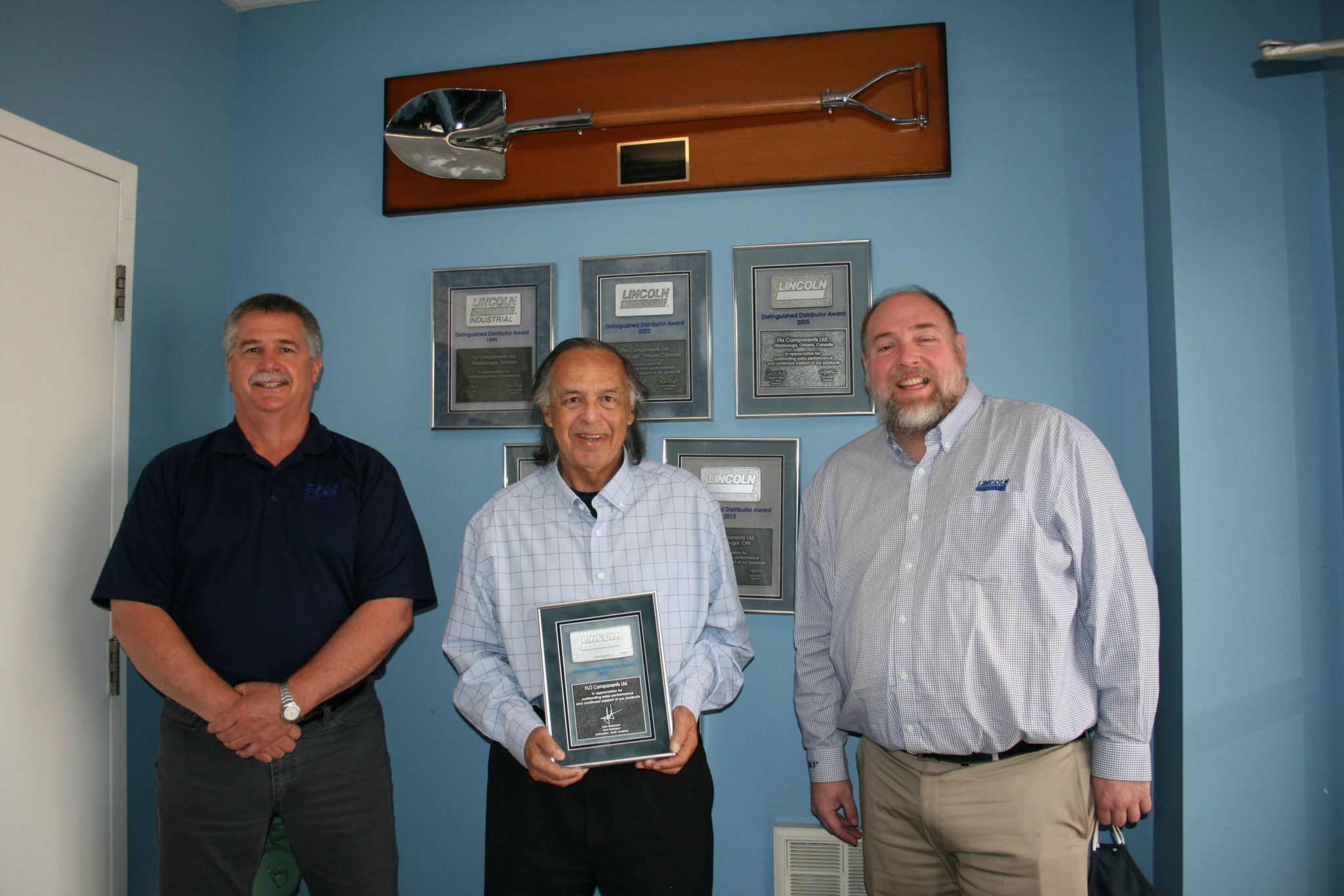 FLO Components gets Lincoln’s top distributor honor - Truck News