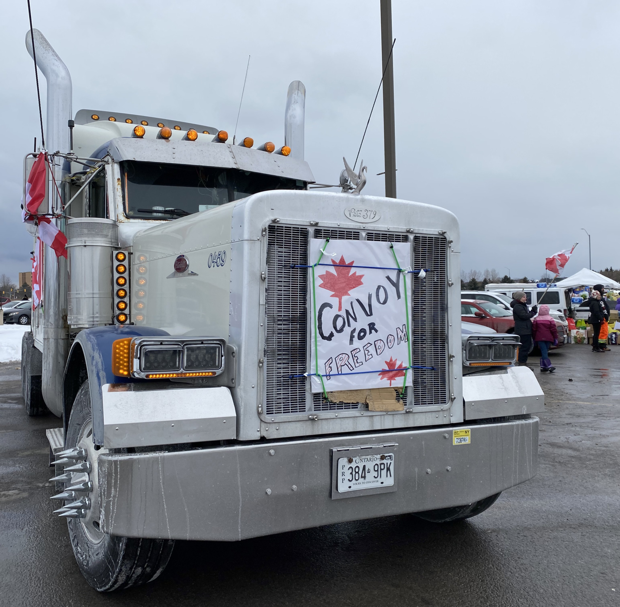 Thousands greet 'Freedom Convoy' in GTA, protest against vaccination ...