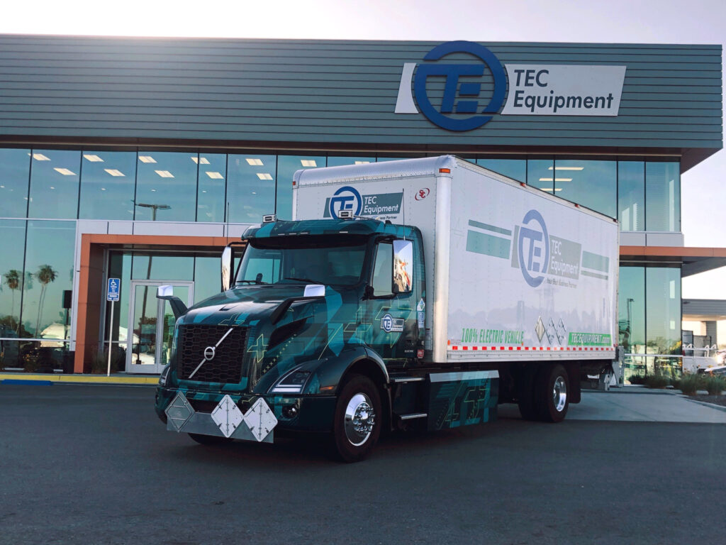 Volvo deploys first electric VNR - Truck News