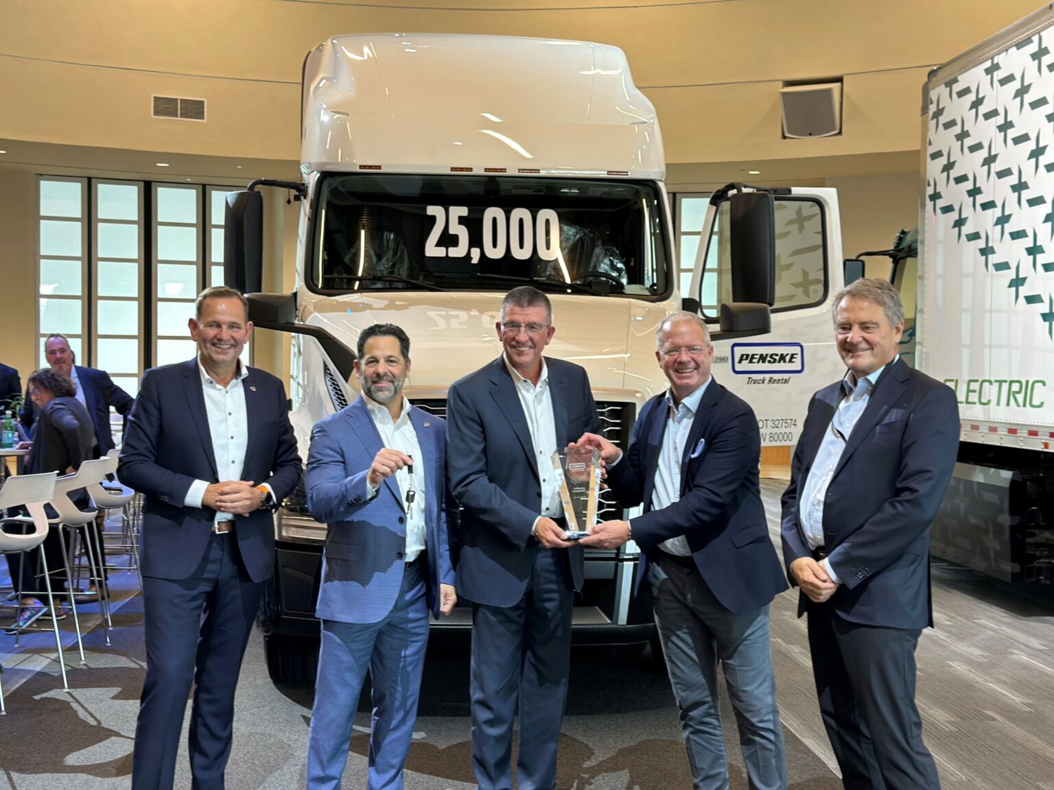 Volvo celebrates milestone delivery to Penske - Truck News