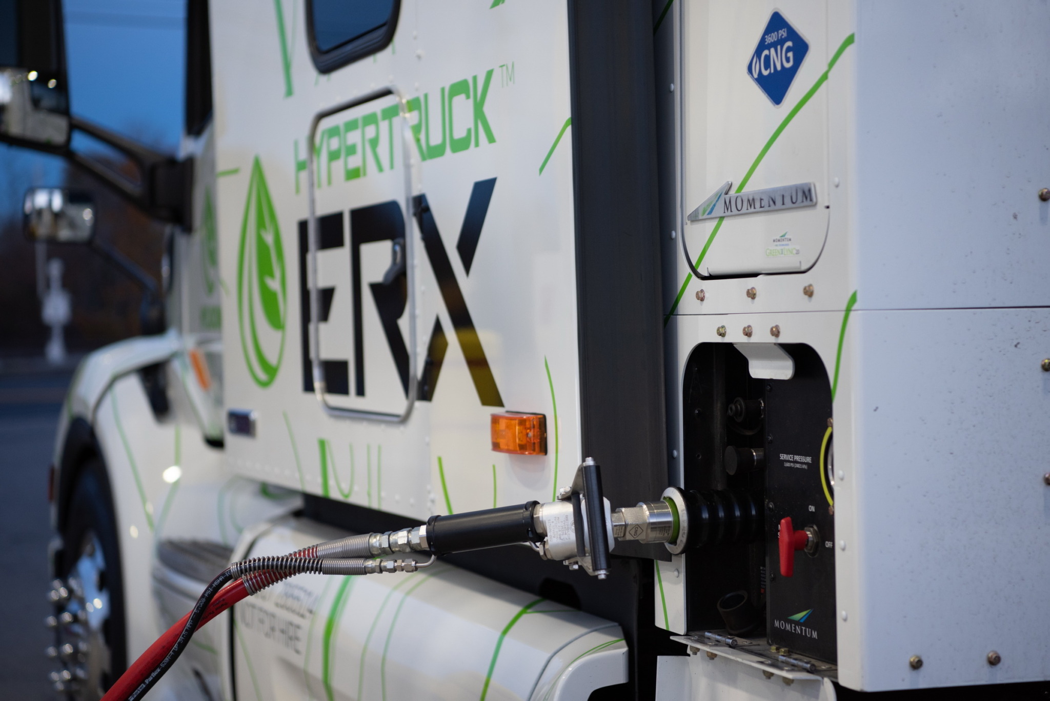 Hyliion ERX Hypertruck combines the best of two emissions-reducing ...