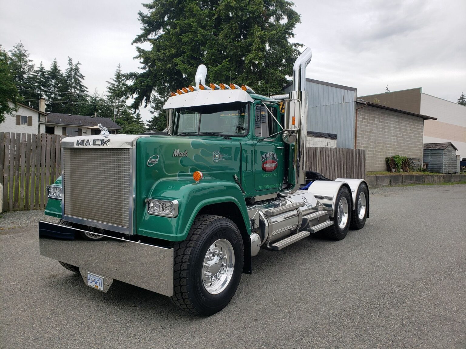 Four Canadian owners among Mack Trucks calendar contest winners - Truck ...