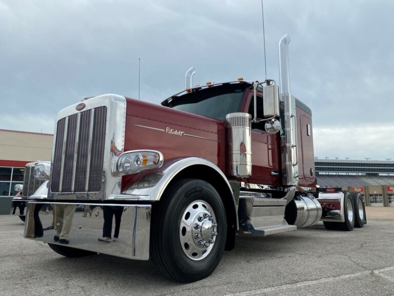 Peterbilt revamps a classic, but stays true to roots with new Model 589 ...