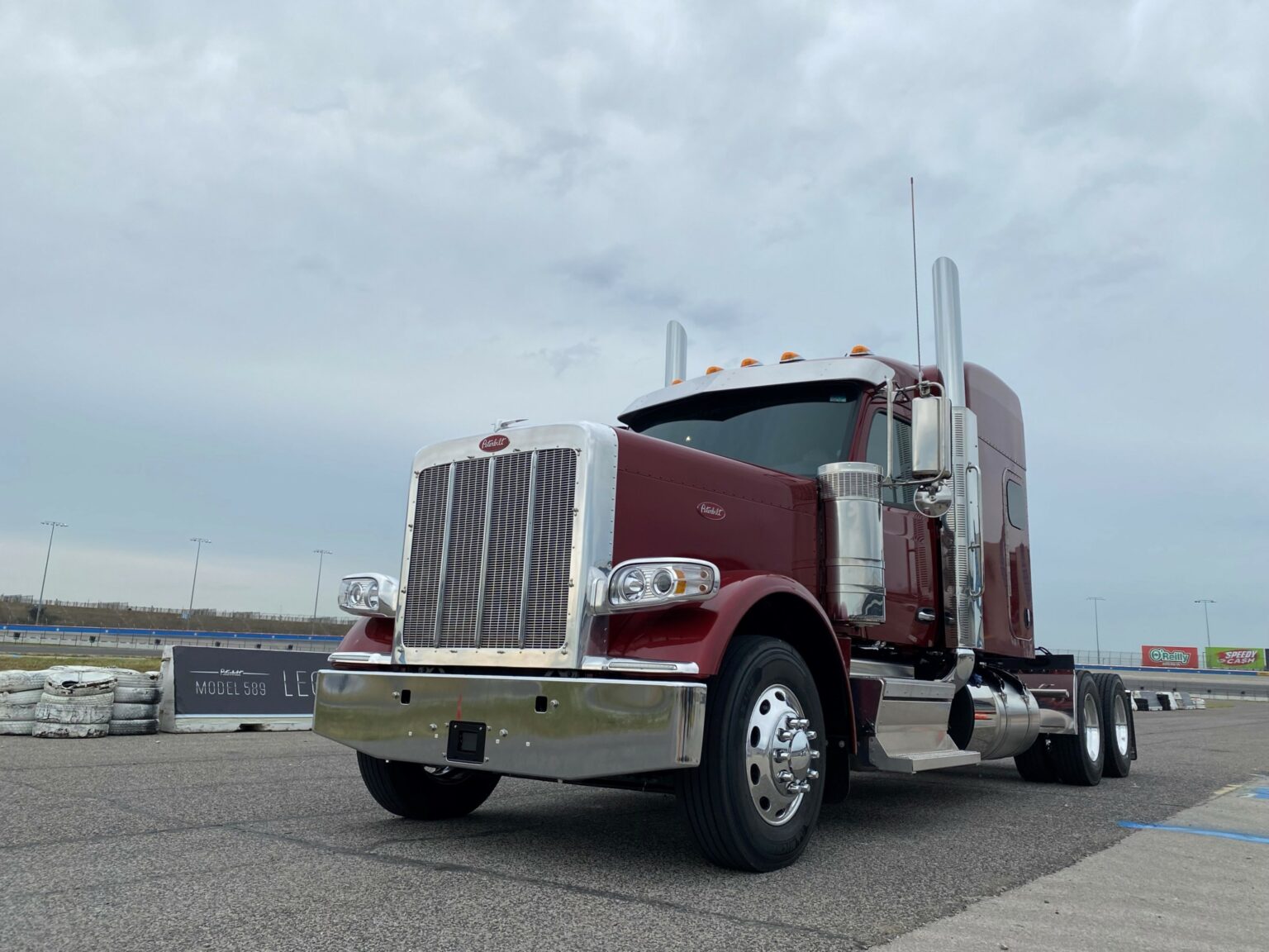 Peterbilt revamps a classic, but stays true to roots with new Model 589 ...
