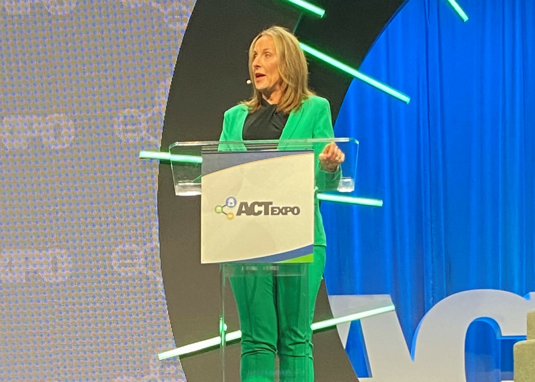 J.B. Hunt president casts doubt on electrification, shares more cost ...