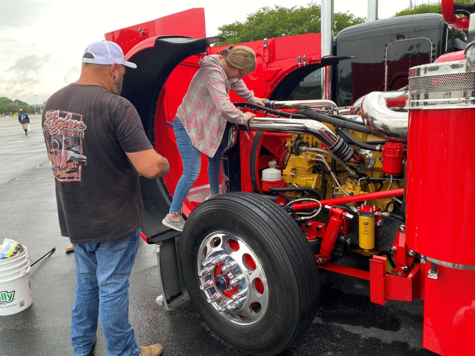 Trucks sparkle in gloomy weather at Shell Rotella SuperRigs - Truck News